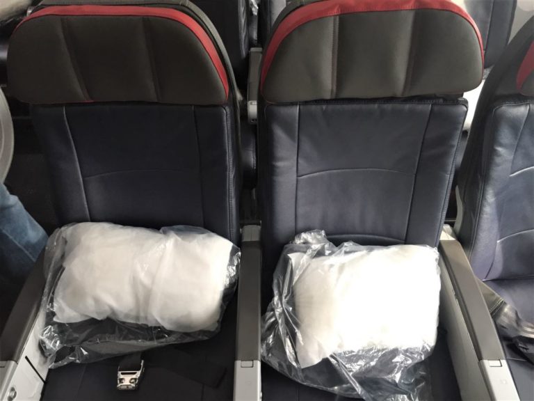 Review: American Airlines Boeing 787 Main Cabin Extra - TravelUpdate