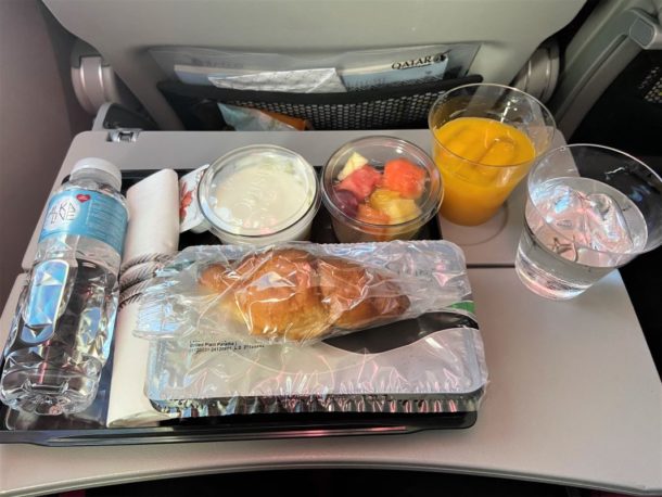 What is the new Qatar Airways Quisine economy class dining like ...