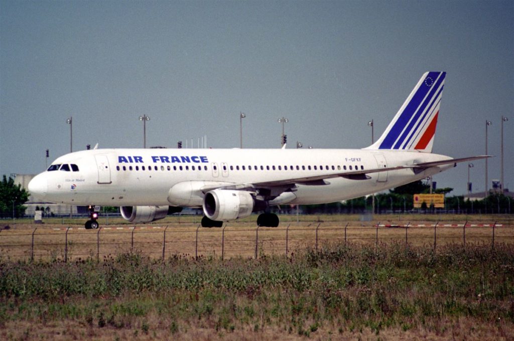 Does anyone remember the rare original Airbus A320-100? - TravelUpdate
