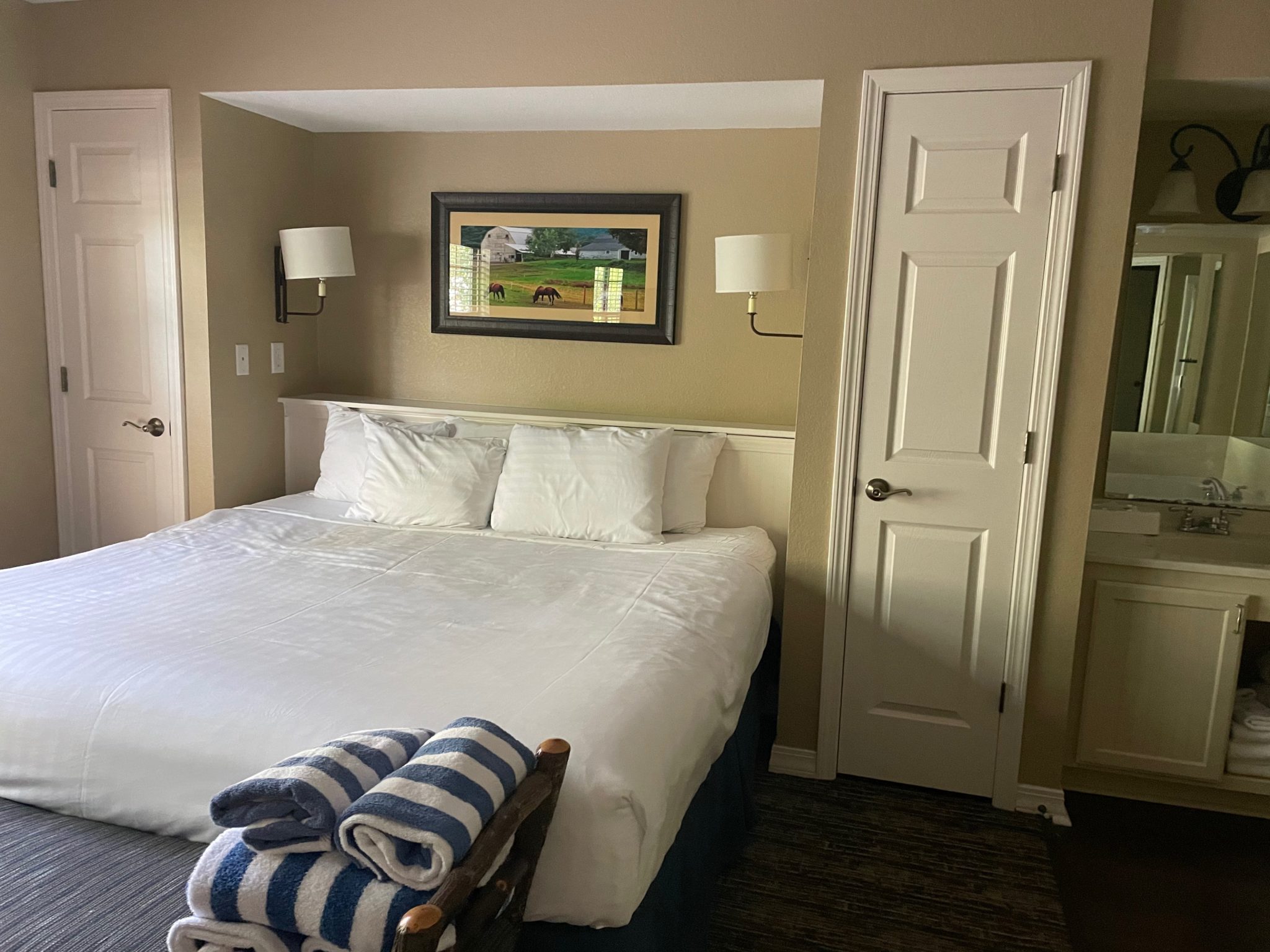 Hotel Review: Staying at Holiday Inn Club Vacations Oak n' Spruce ...