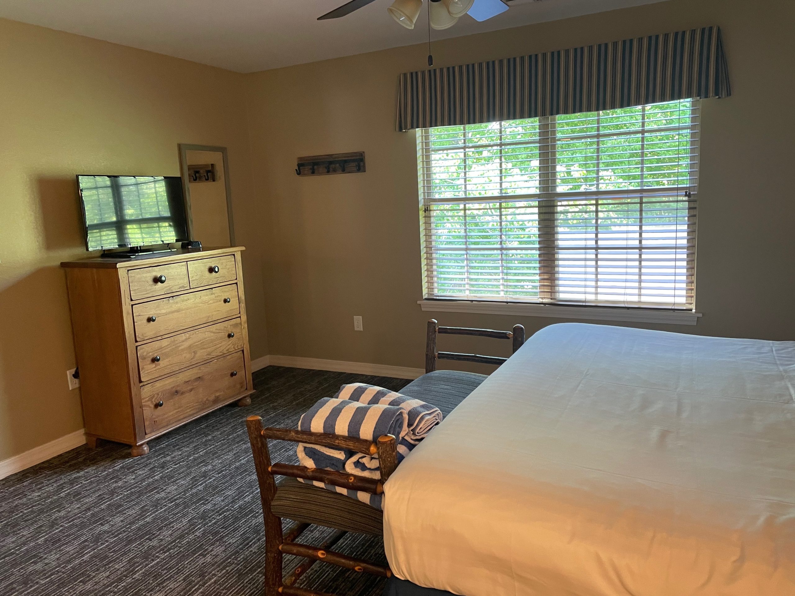 Hotel Review: Staying at Holiday Inn Club Vacations Oak n' Spruce ...