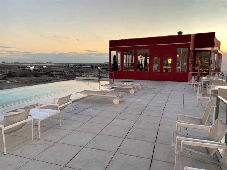 Review: What is the TWA Hotel (and rooftop pool!) at New York JFK ...