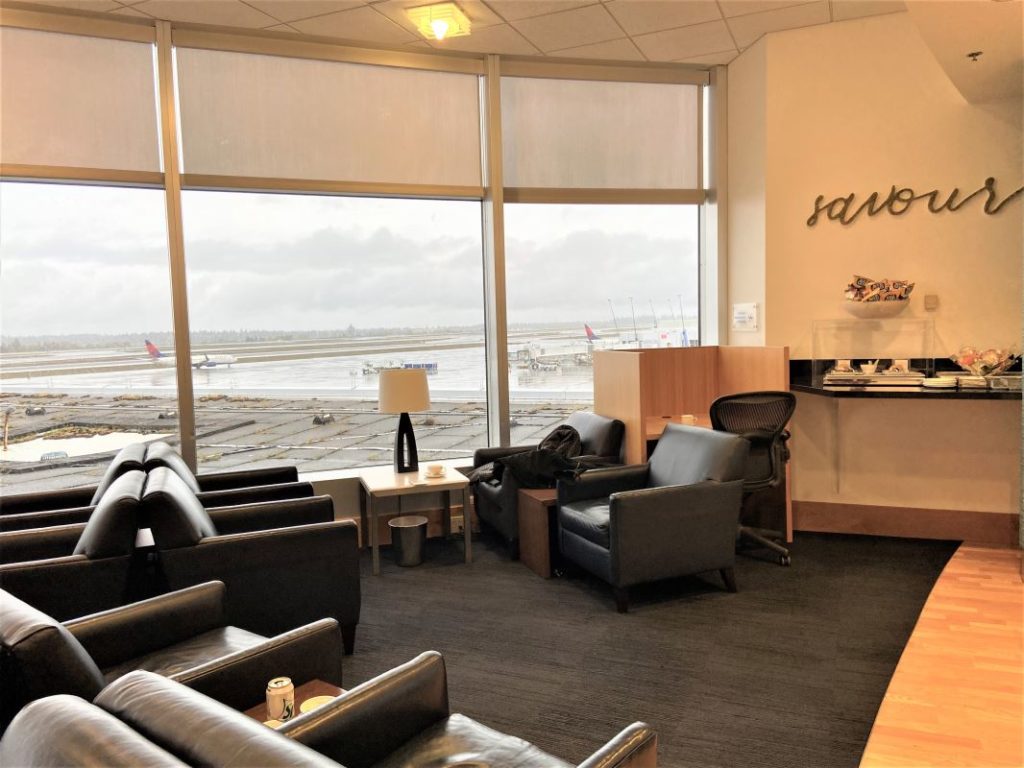 Review: The laughably basic British Airways first class lounge in ...