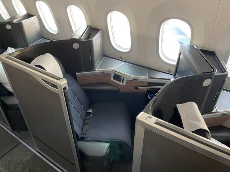 What are British Airways Club Suites like on the new Boeing 787-10 ...