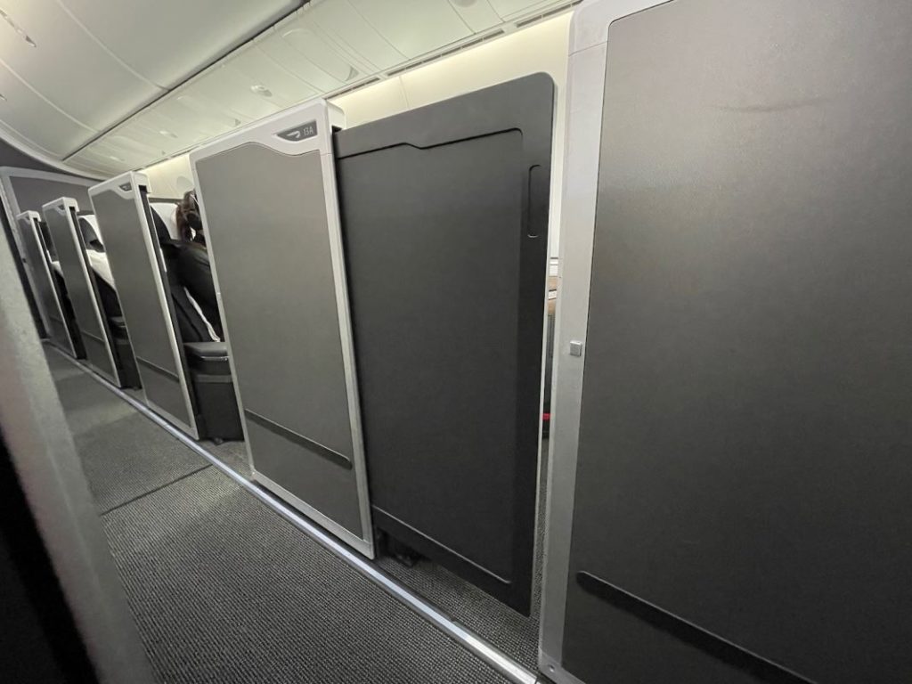 What are British Airways Club Suites like on the new Boeing 787-10 ...