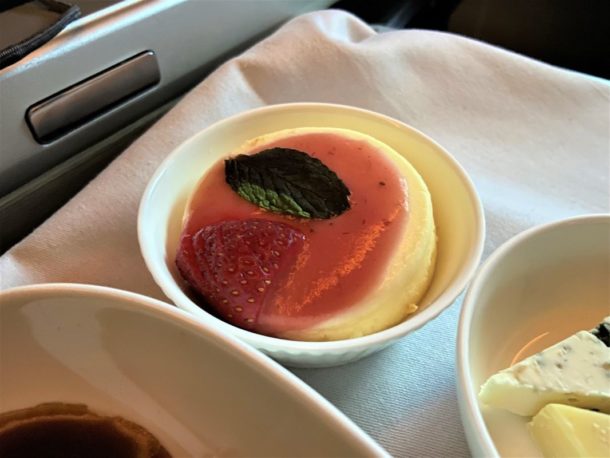 What are British Airways Club Suites like on the new Boeing 787-10 ...