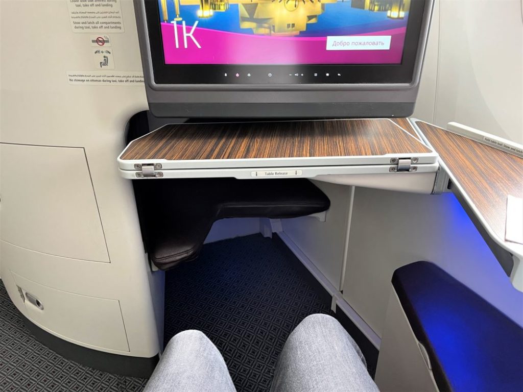 Review: Flying Qatar Airways Boeing 787 business class from Gatwick to ...