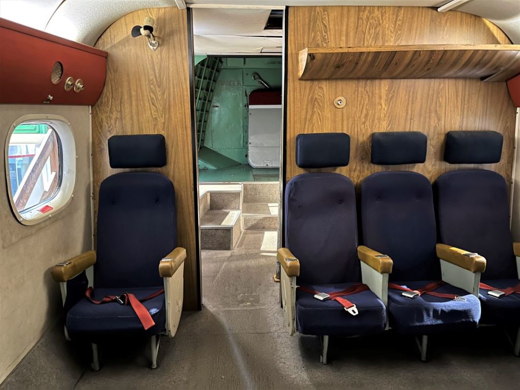 What's it like inside a vintage Ansett Short Sandringham flying boat ...