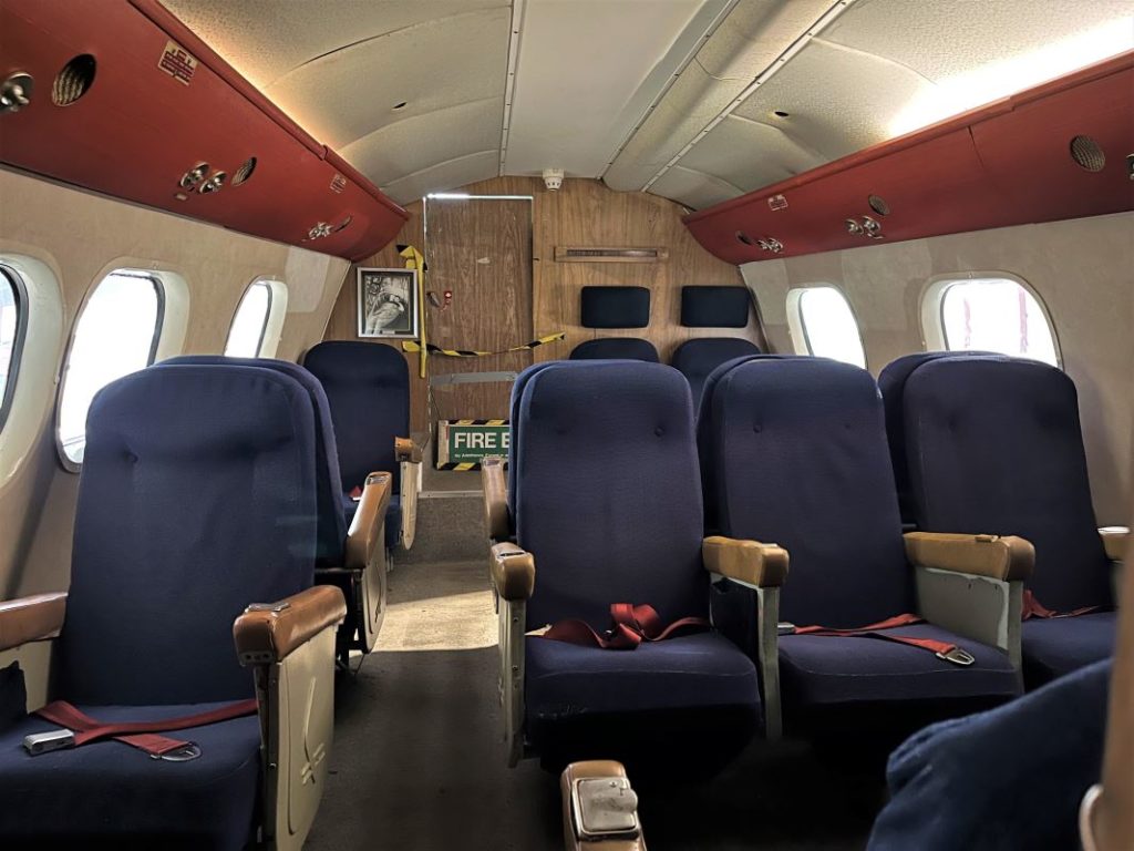 What's it like inside a vintage Ansett Short Sandringham flying boat ...