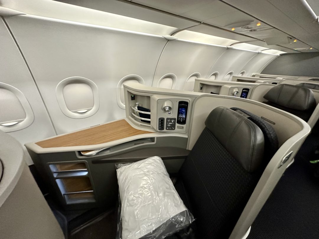 Review: American Airlines Flagship First A321T JFK-LAX - TravelUpdate