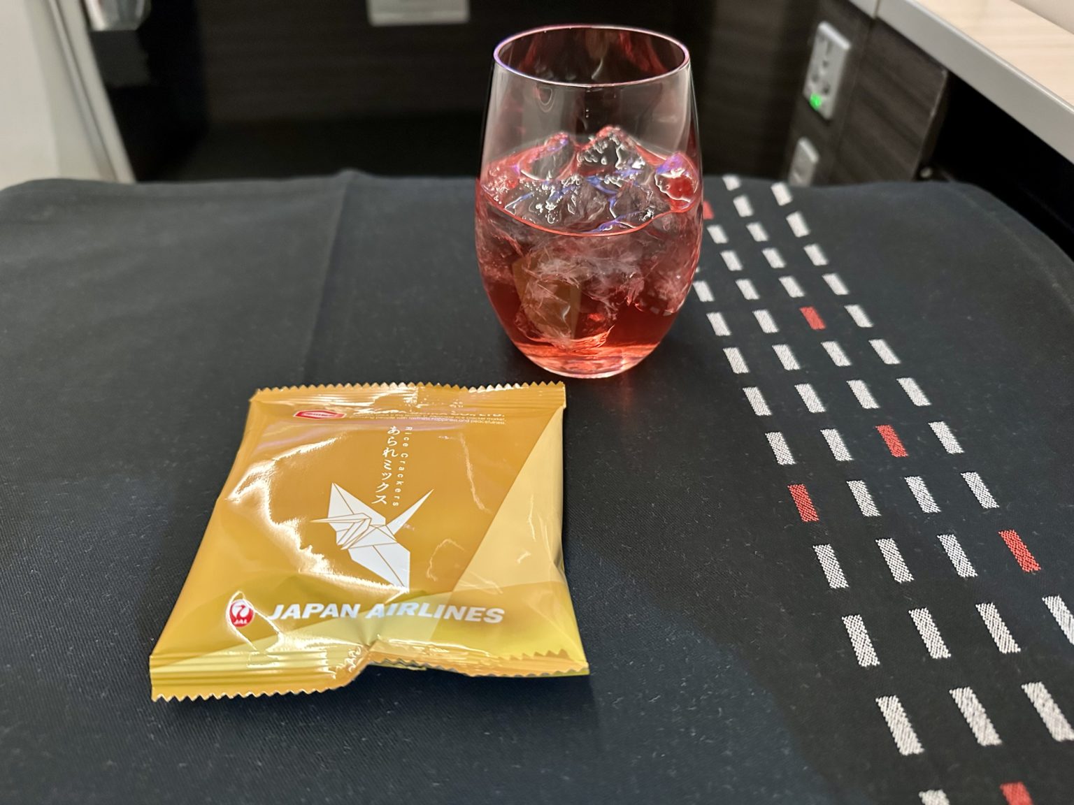 Japan Airlines Sky Suite Business Class Review (787-8) Osaka to Los ...