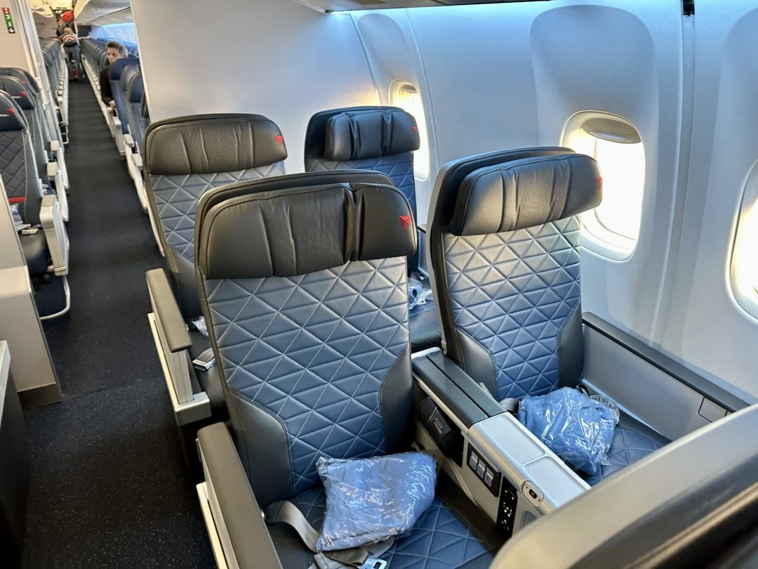 Flight Review: Delta Comfort Plus Seat New York (JFK) to Los Angeles ...