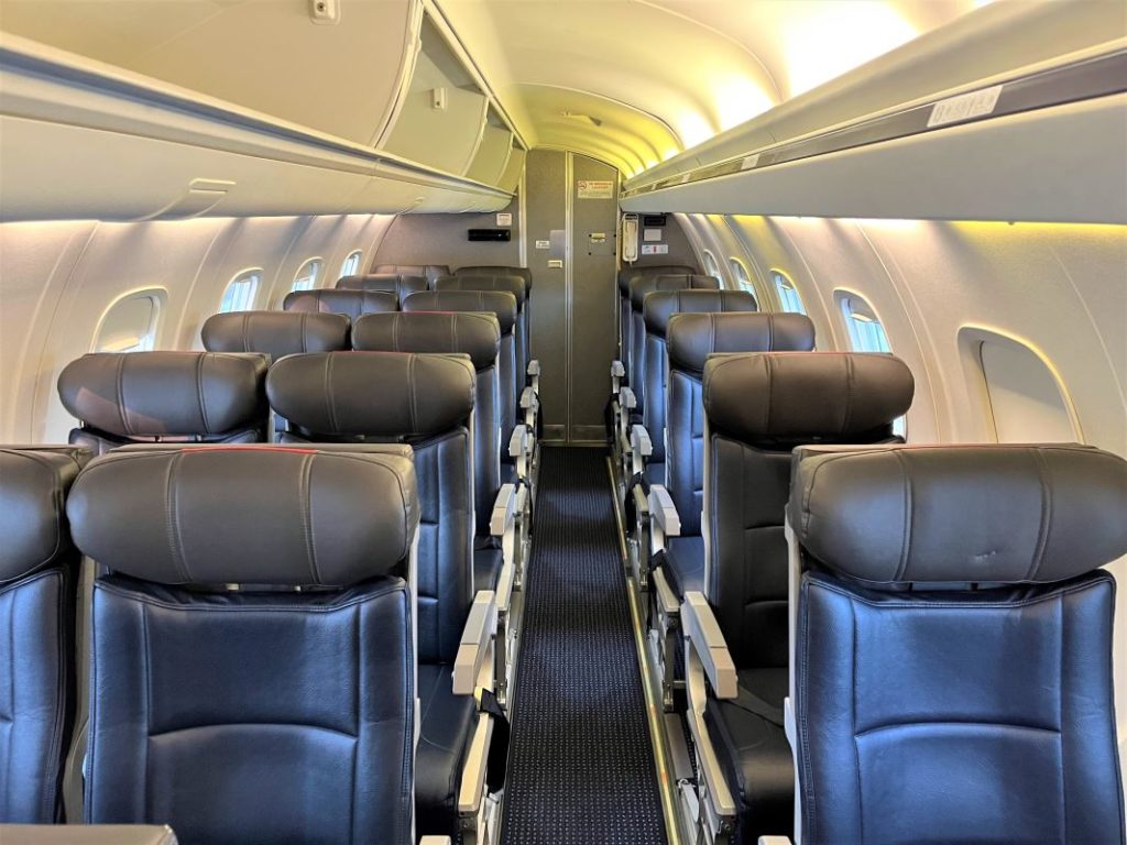 American Airlines baggage handlers impress me with their throwing ...