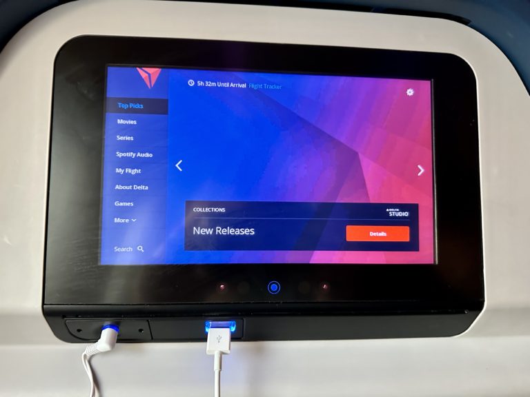 Flight Review: Delta Comfort Plus Seat New York (JFK) to Los Angeles ...