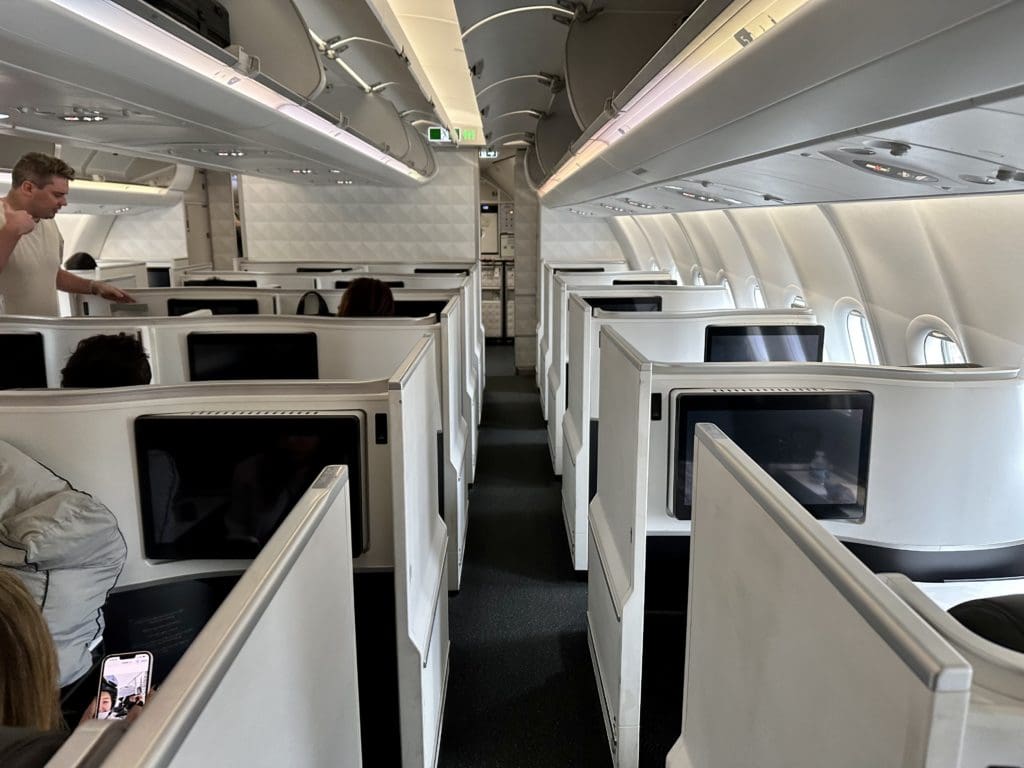 Review: Delta One Suites A330-900neo Los Angeles to New York - TravelUpdate