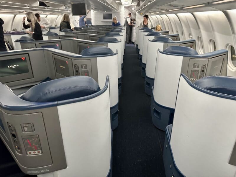 Review: Delta One's A330-300 New York to Amsterdam - TravelUpdate