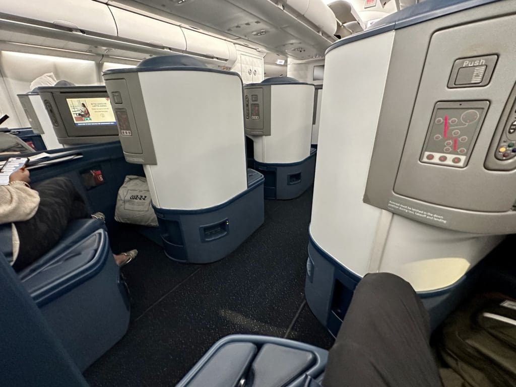 Review: Delta One's A330-300 New York to Amsterdam - TravelUpdate
