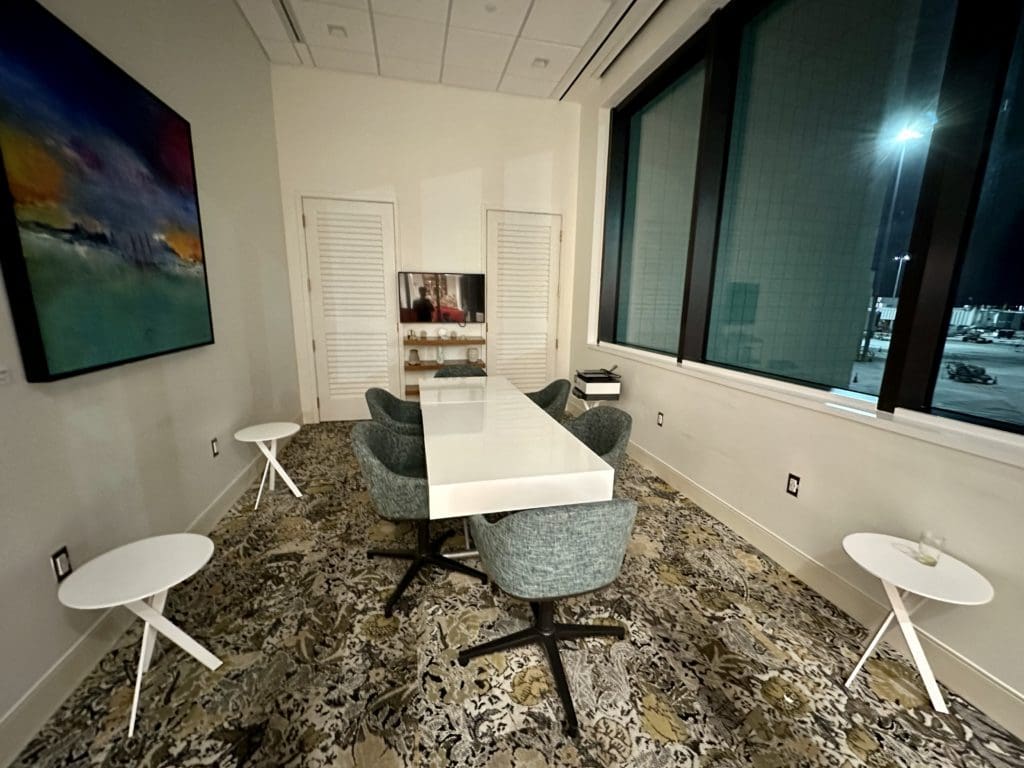 Review: Escape Lounge Fort Lauderdale (FLL) - TravelUpdate