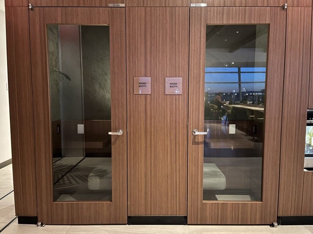 Review: British Airways and American Airlines Soho Lounge New York JFK ...