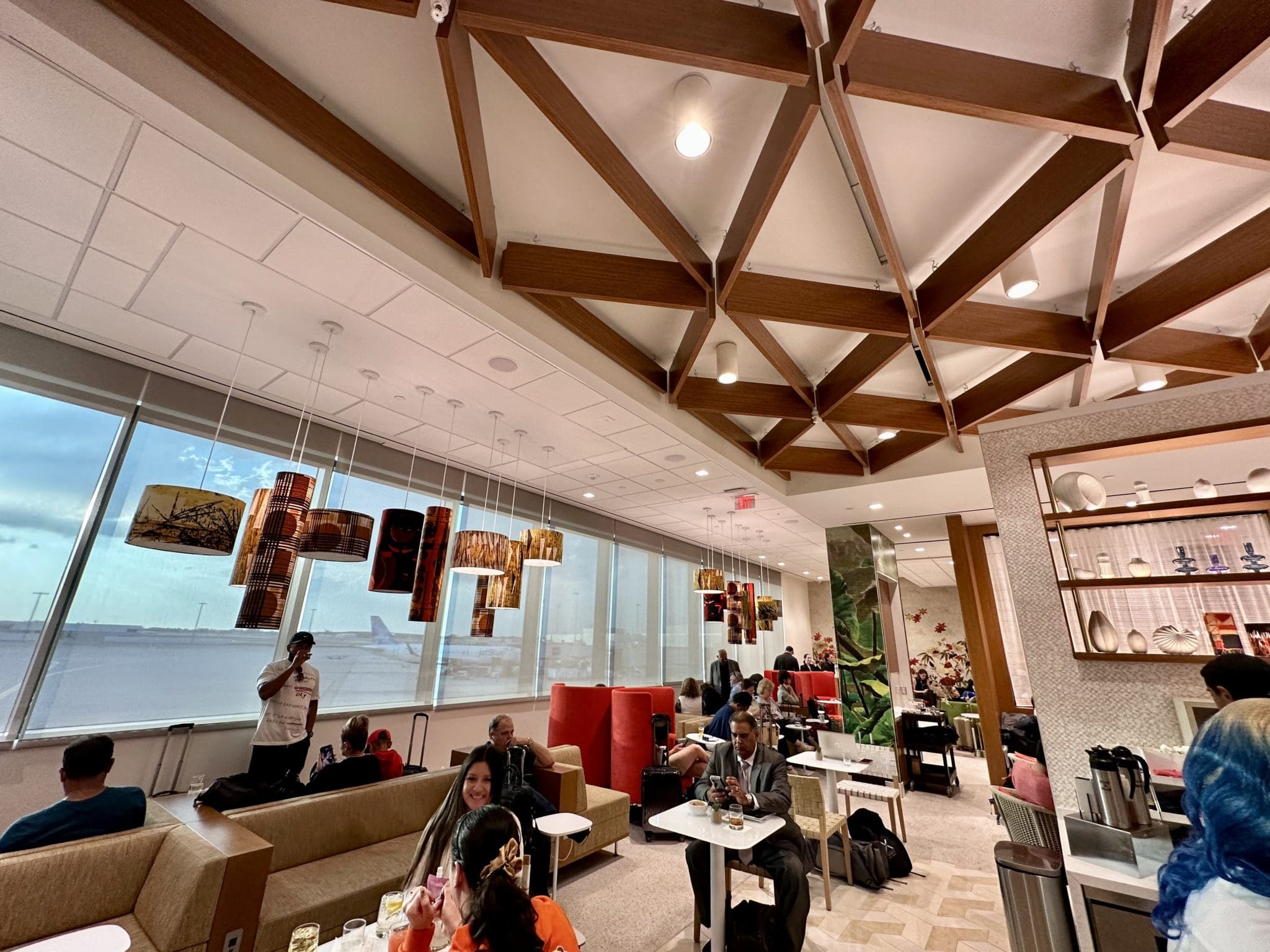 Review: Escape Lounge Fort Lauderdale (FLL) - TravelUpdate