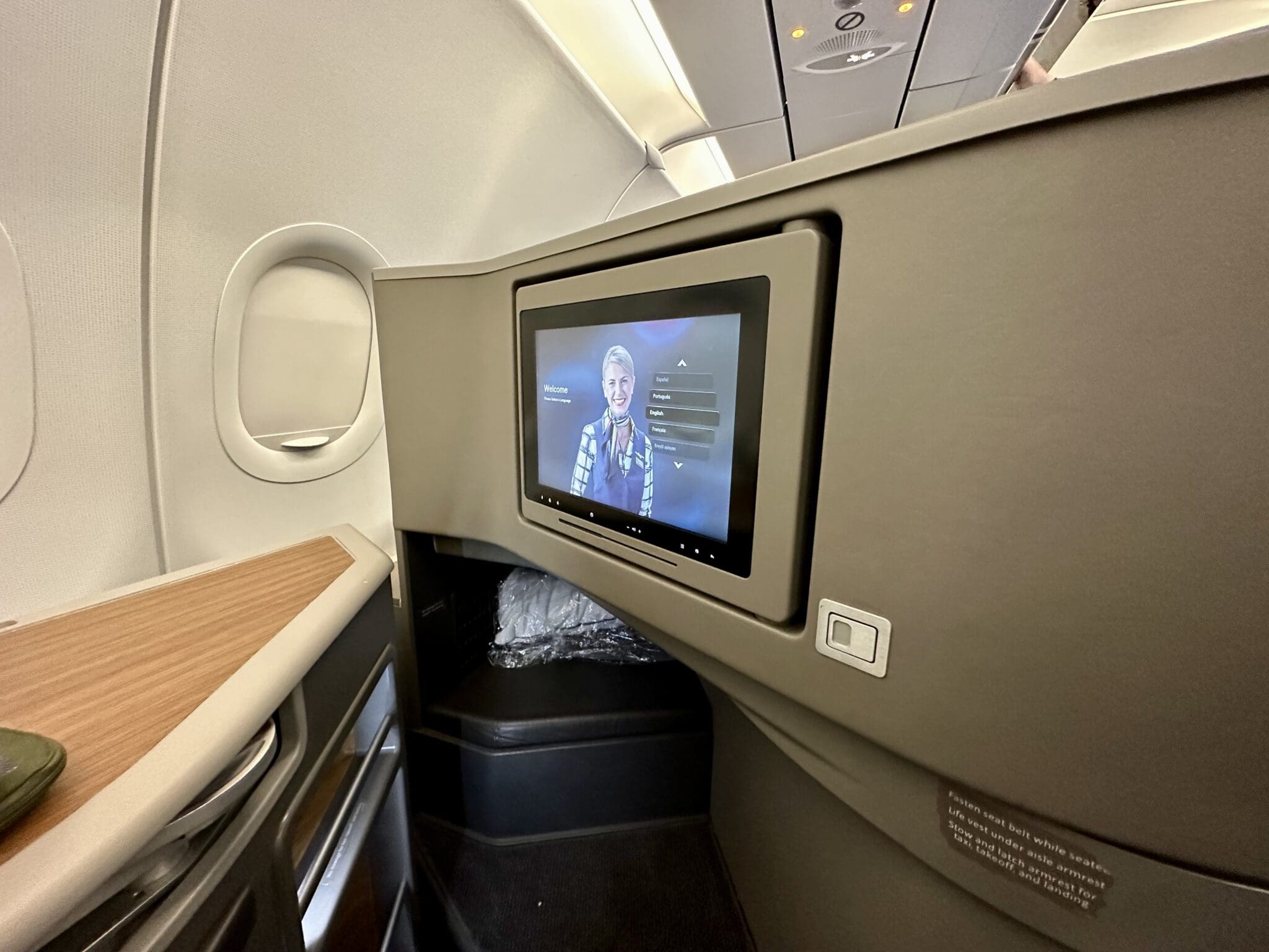 Review: American Airlines Flagship First Airbus A321 Transcon ...