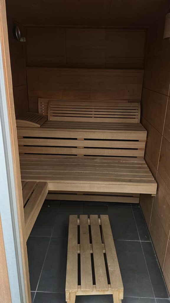 Which two airline lounges are the only ones to feature a sauna ...