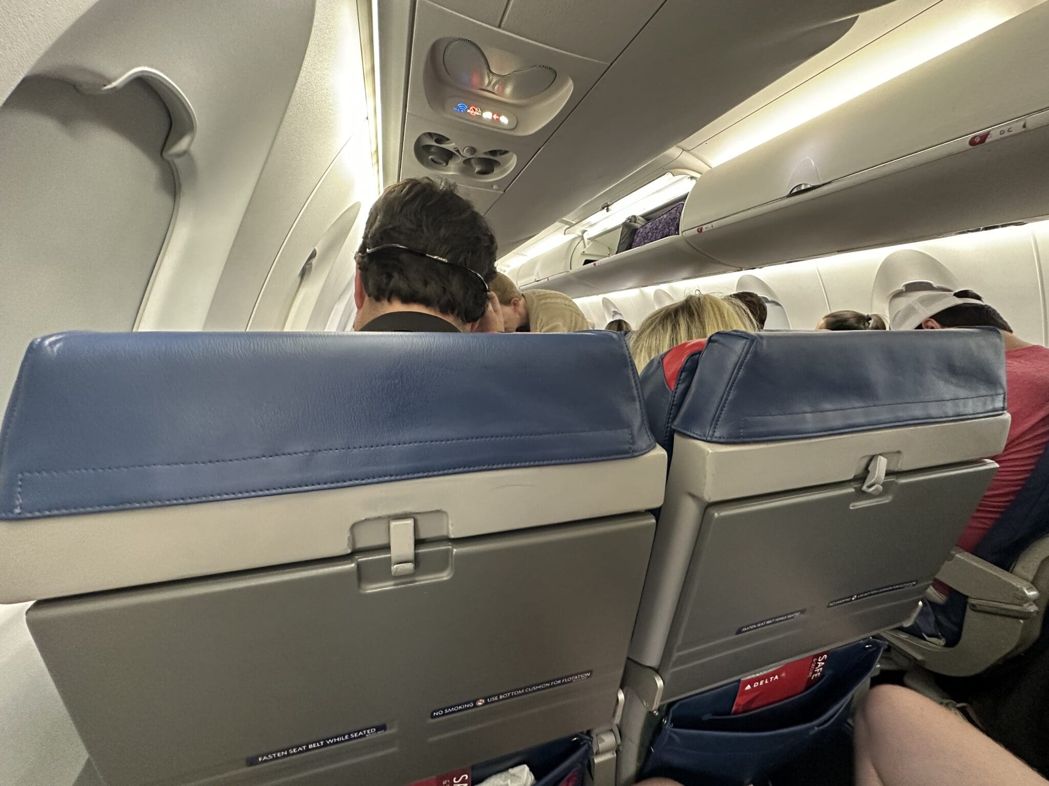 Inconsistent Experience: Delta CRJ-900 Main Cabin & Comfort Plus ...