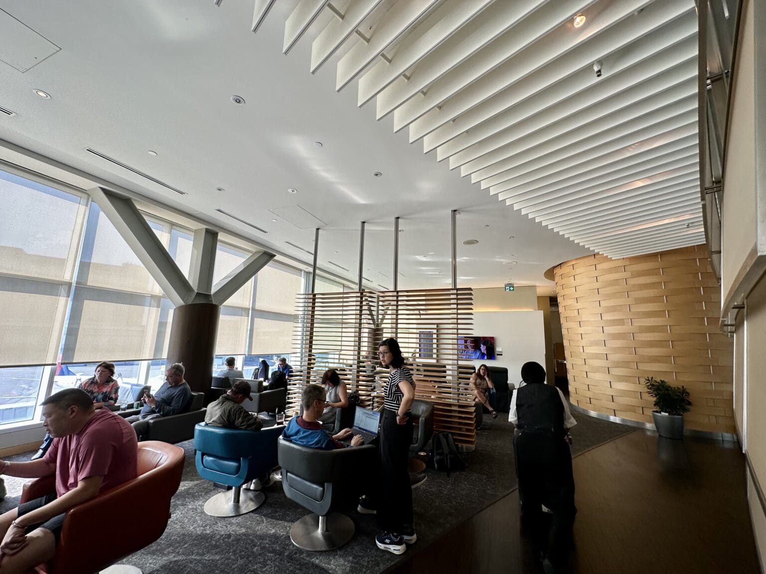 Review: Air Canada Maple Leaf Lounge Vancouver (YVR) Transborder ...