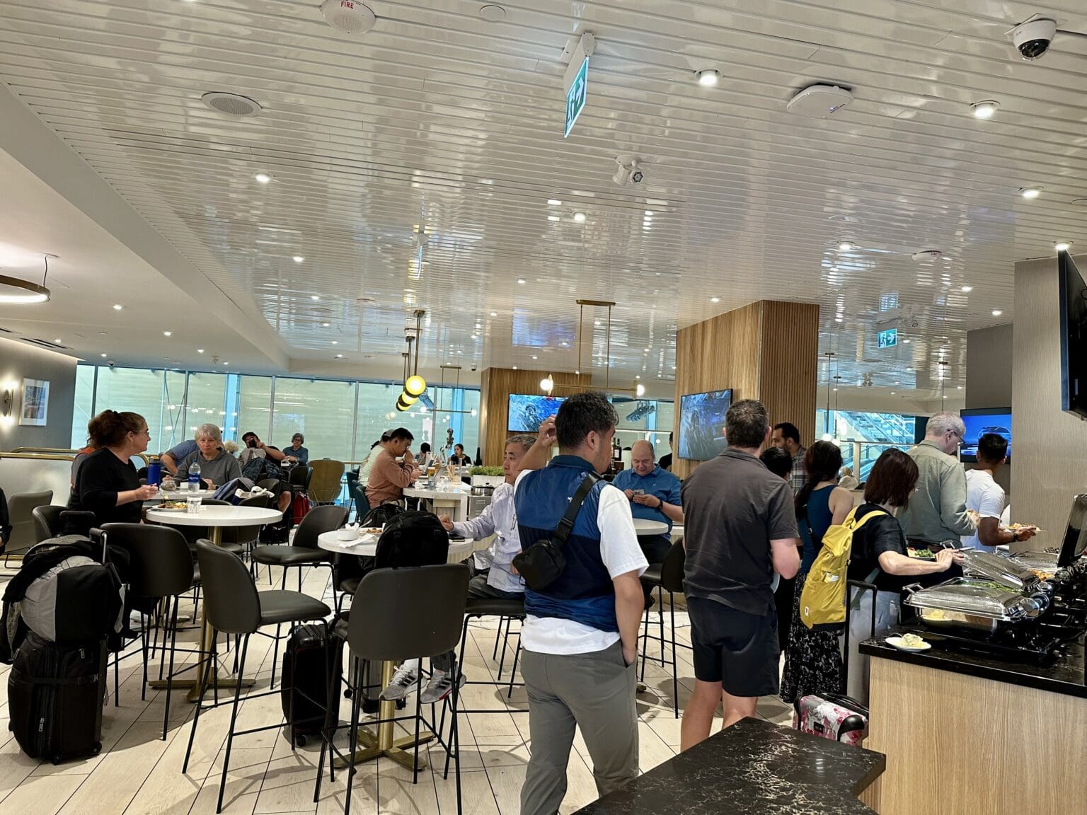 Crowded Lounge Review: Plaza Premium Lounge Vancouver (US Departures ...