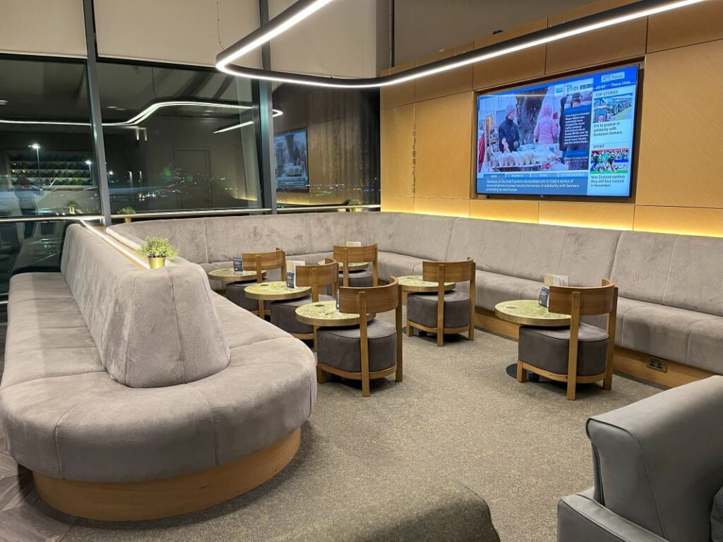Review: The nicely designed East Lounge at Dublin Airport - TravelUpdate