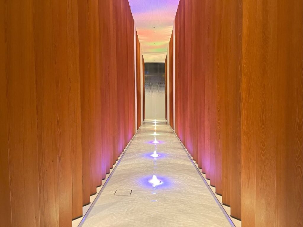 What is the jacuzzi in Qatar Airways' Al Safwa Lounge like? - TravelUpdate