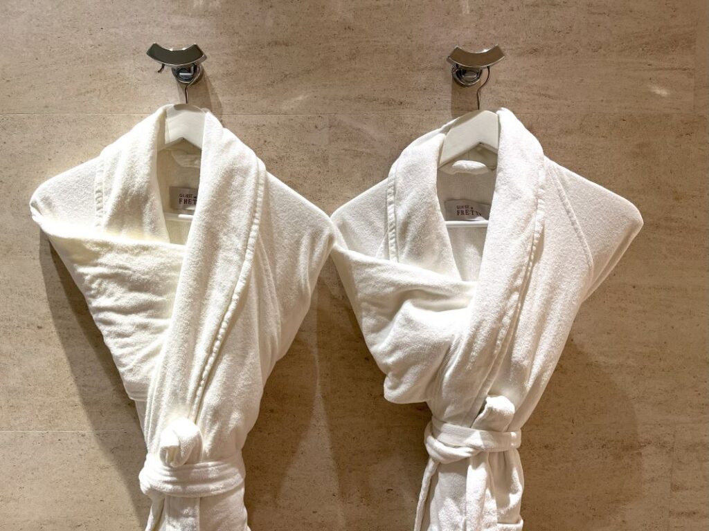 What is the jacuzzi in Qatar Airways' Al Safwa Lounge like? - TravelUpdate