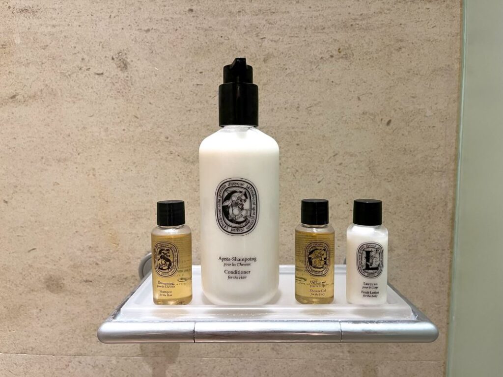 What is the jacuzzi in Qatar Airways' Al Safwa Lounge like? - TravelUpdate