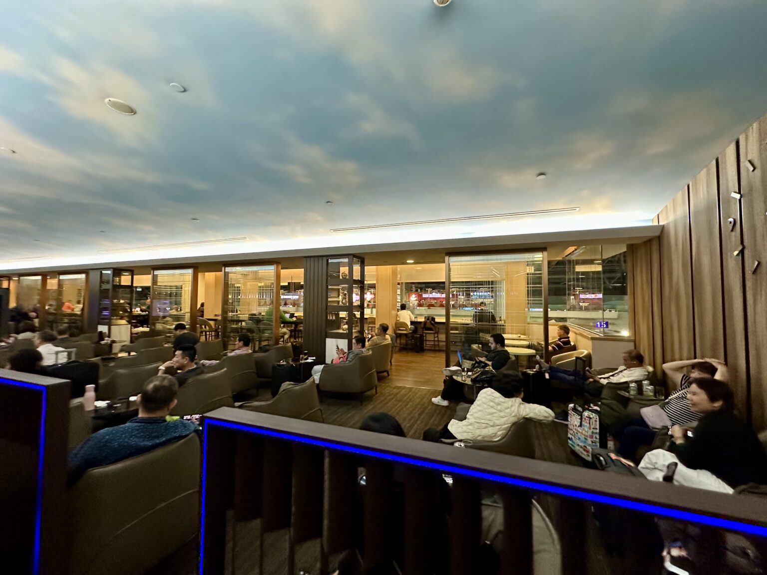 Review: EVA Air Star Lounge Taipei (TPE) - TravelUpdate