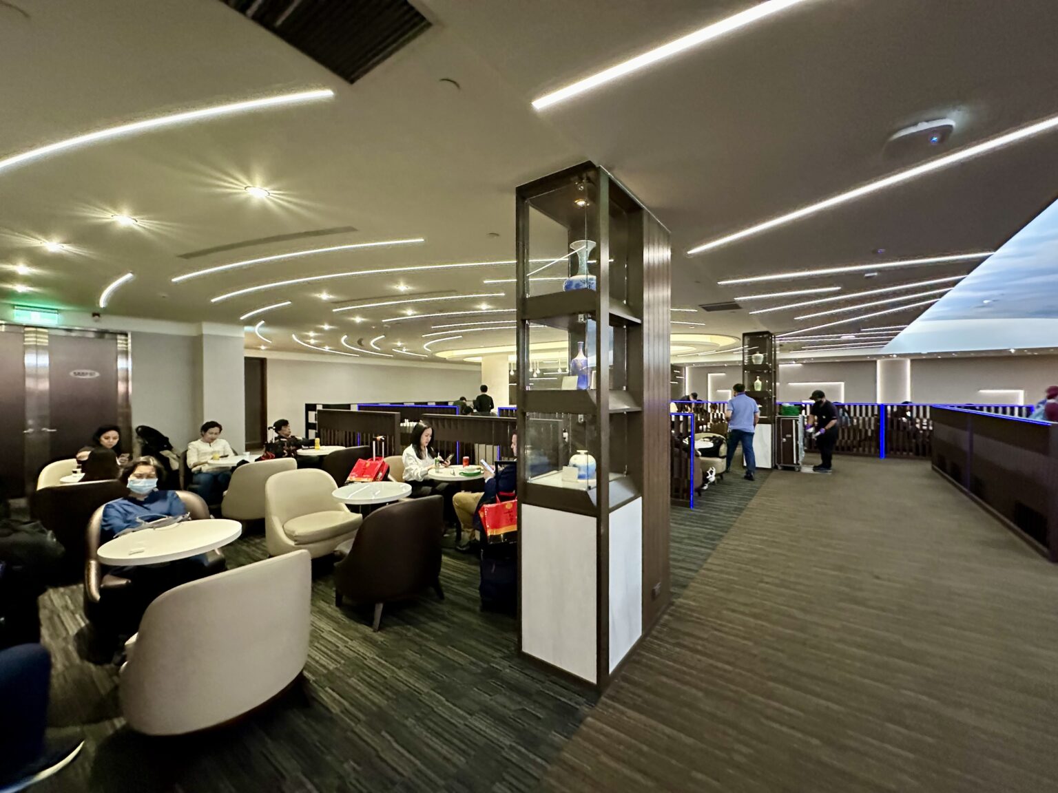 Review: EVA Air Star Lounge Taipei (TPE) - TravelUpdate