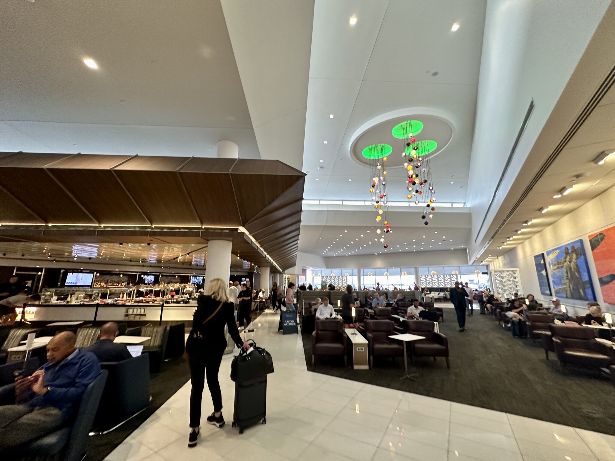 Review: Delta Atlanta Sky Club Concourse B - TravelUpdate