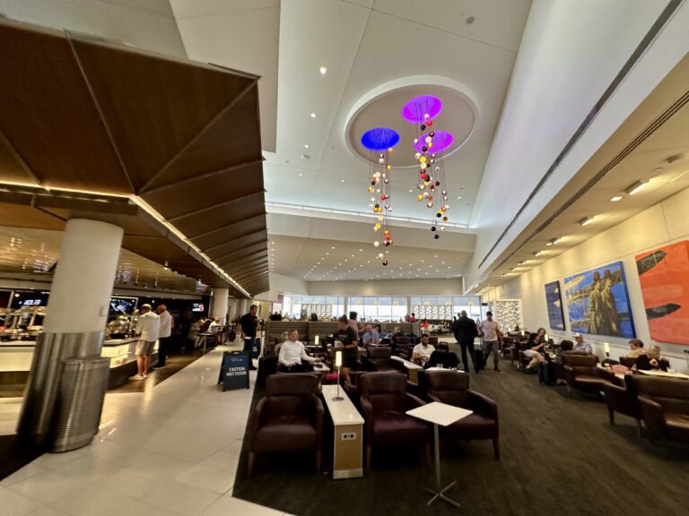 Review: Delta Atlanta Sky Club Concourse B - TravelUpdate