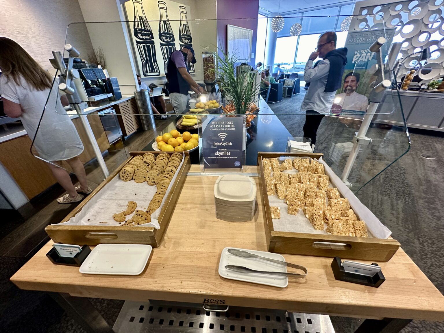 Review: Delta Atlanta Sky Club Concourse B - TravelUpdate
