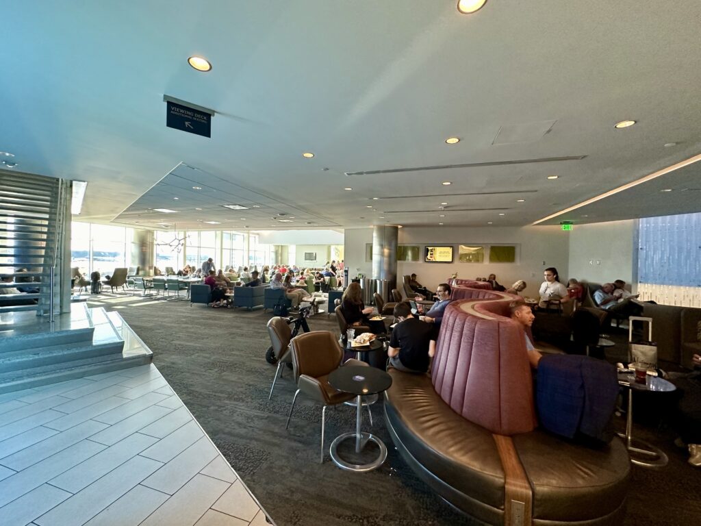 Review: Delta Atlanta Sky Club Concourse F (With Sky Deck) - TravelUpdate