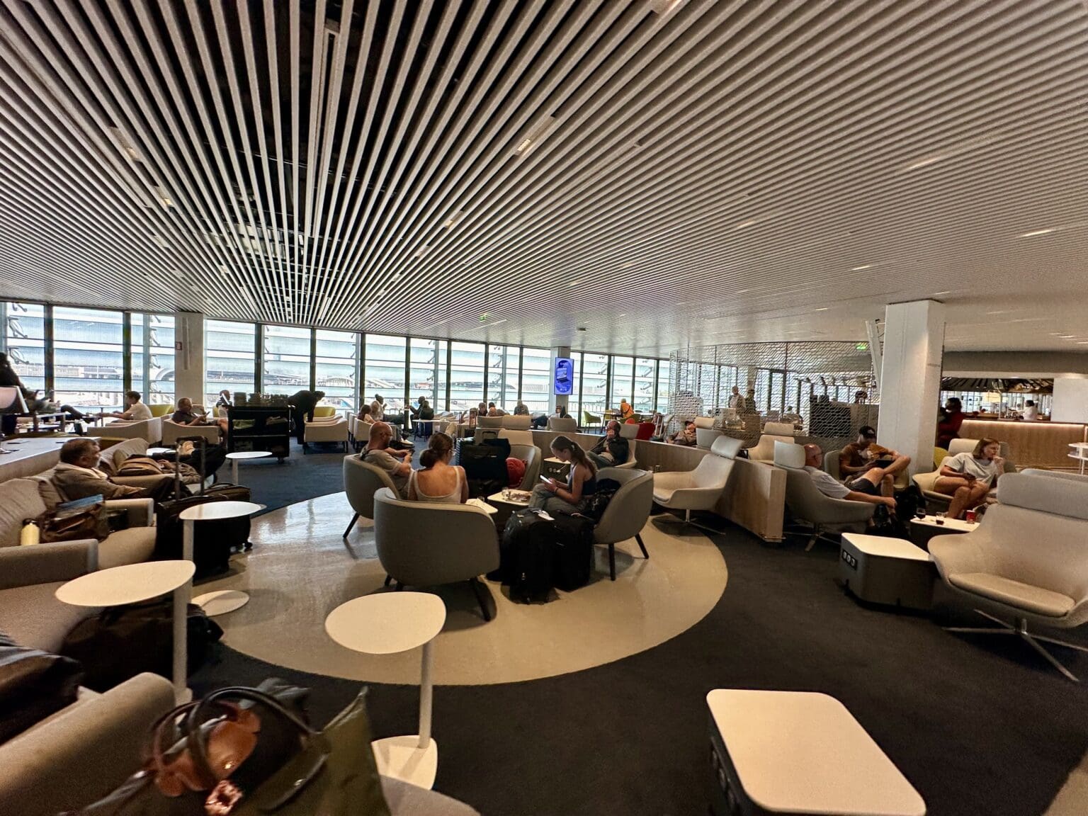 Review: Air France Lounge Paris CDG Terminal 2E Hall L - TravelUpdate