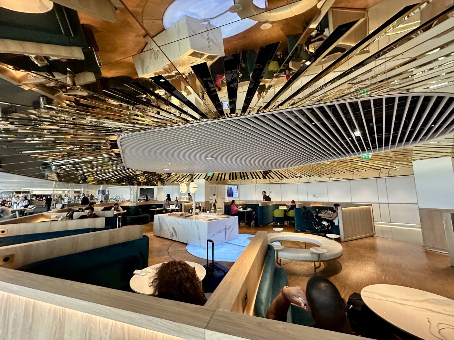 Review: Air France Lounge Paris CDG Terminal 2E Hall L - TravelUpdate
