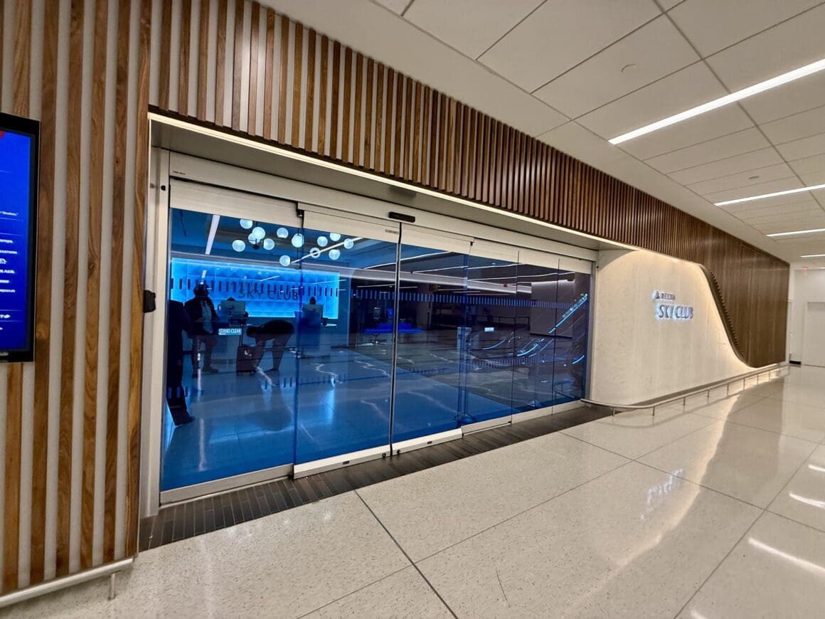 Lounge Review: The Newer JFK Delta Sky Club Concourse A - TravelUpdate