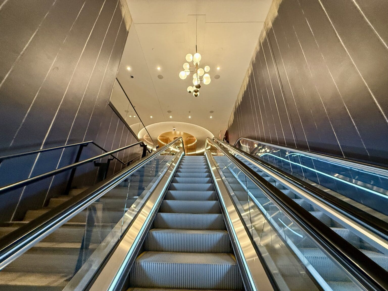 Lounge Review: The Newer JFK Delta Sky Club Concourse A - TravelUpdate