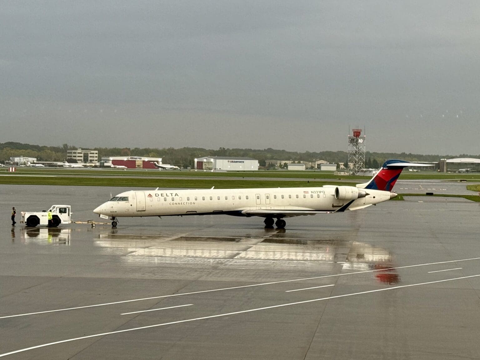 Revew: Delta CRJ-900 First Class Rochester (ROC) to New York (LGA ...