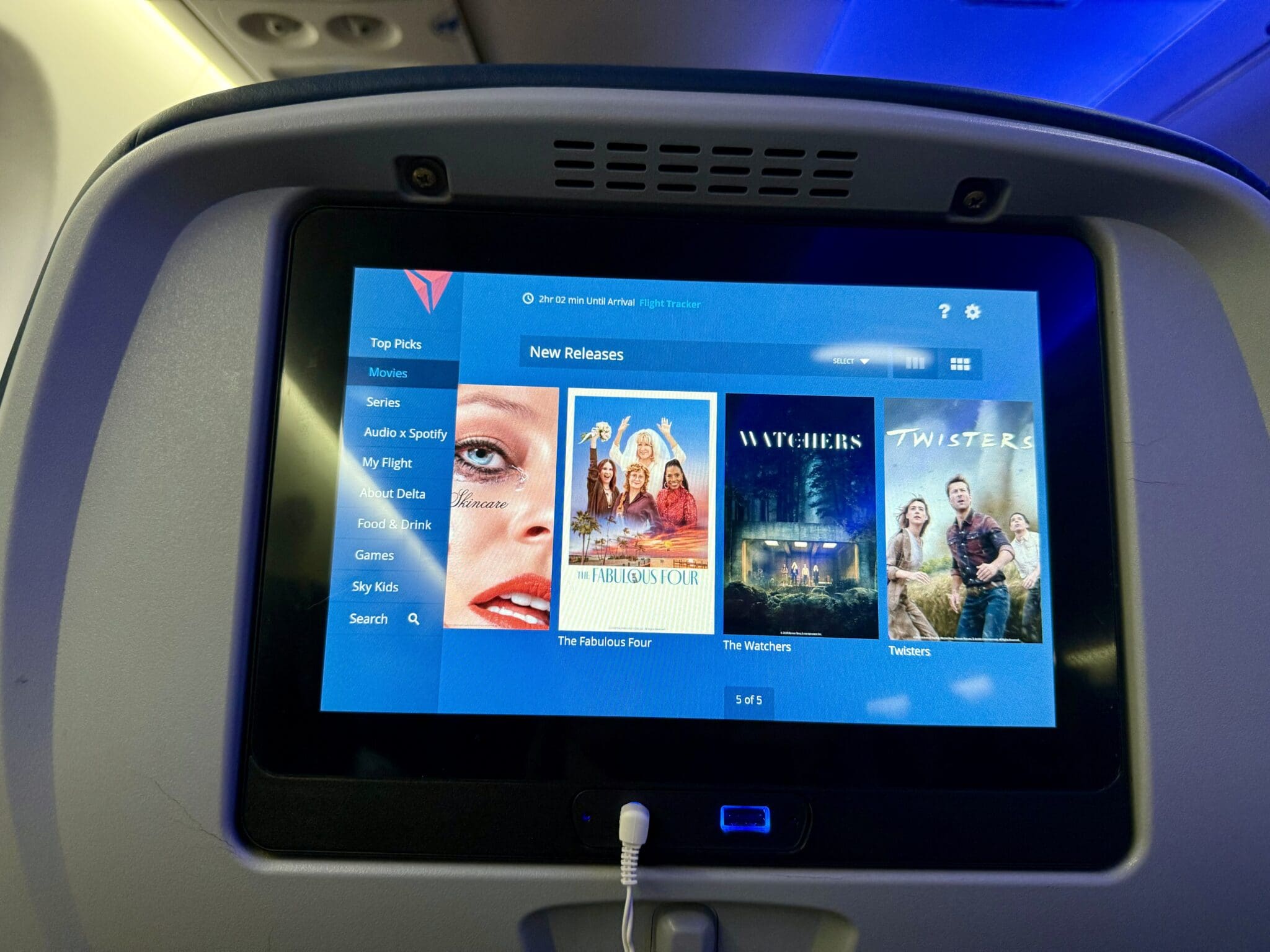 Review: Delta Airlines A220 Main Cabin New York (LGA) to Chicago (ORD ...