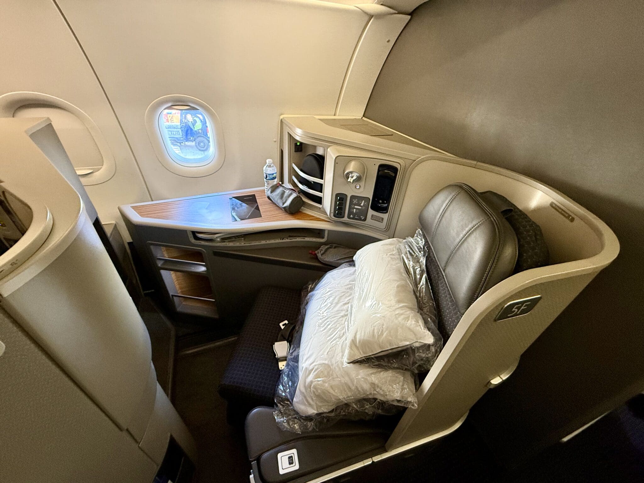 Review: American Flagship First Versus Business on A321 Transcon ...