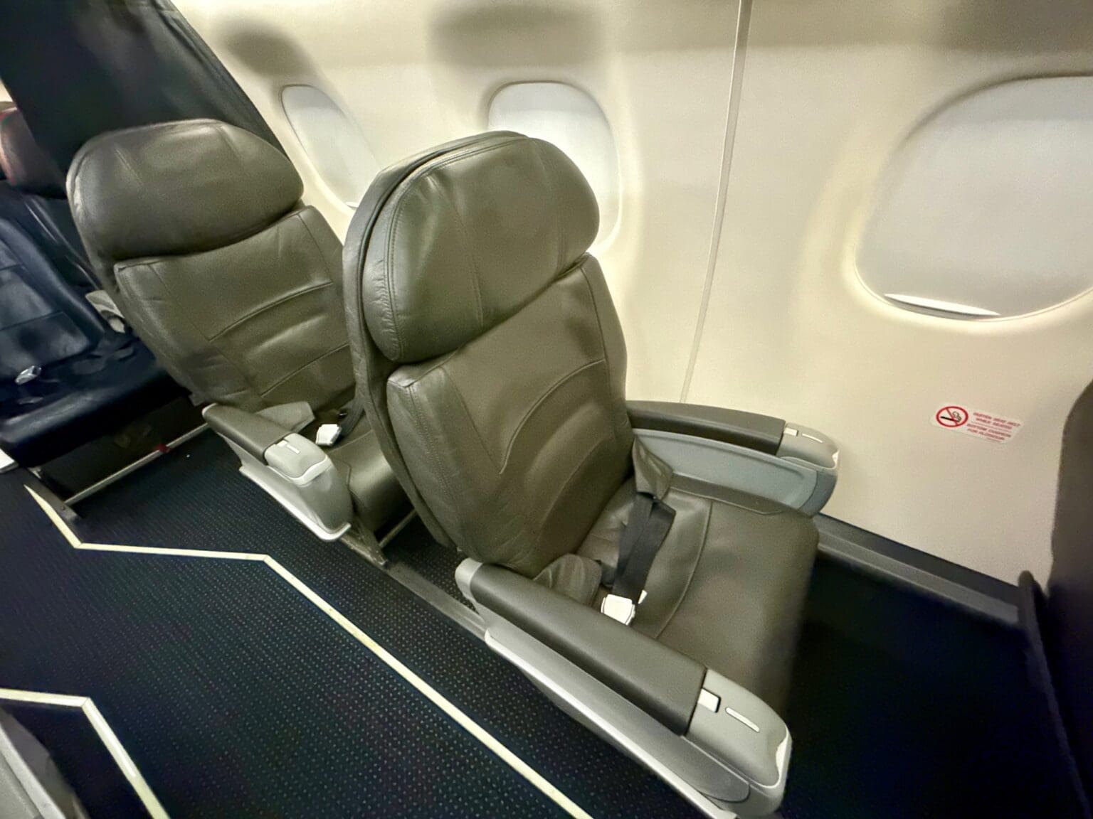 Review: American Eagle First Class Newark to Chicago - TravelUpdate