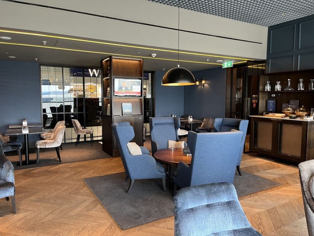 Review: Poor service and cold food at the Clubrooms Lounge in ...