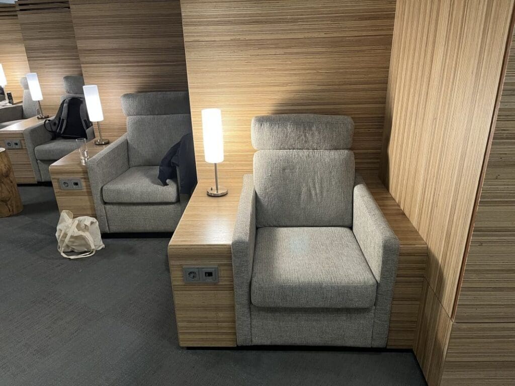 What is Icelandair's new A321neo Saga Premium business class like ...