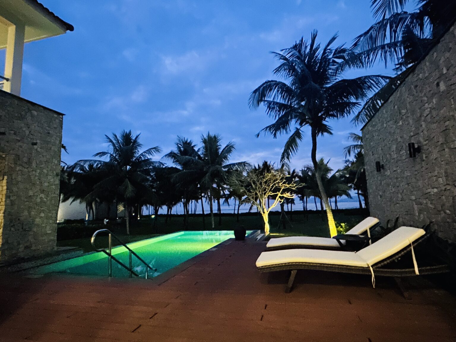 3 Free Nights Welcome Bonus, 1 Free Night Upon Renewal: Amex Marriott ...